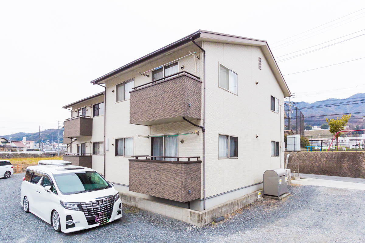 【賃貸】安芸区中野東 2LDKのファミリー向け賃貸アパート「ぺろ・い・ふぁみりあ中野東 B棟102」 | 天宝商事株式会社 アパマンショップ海田店